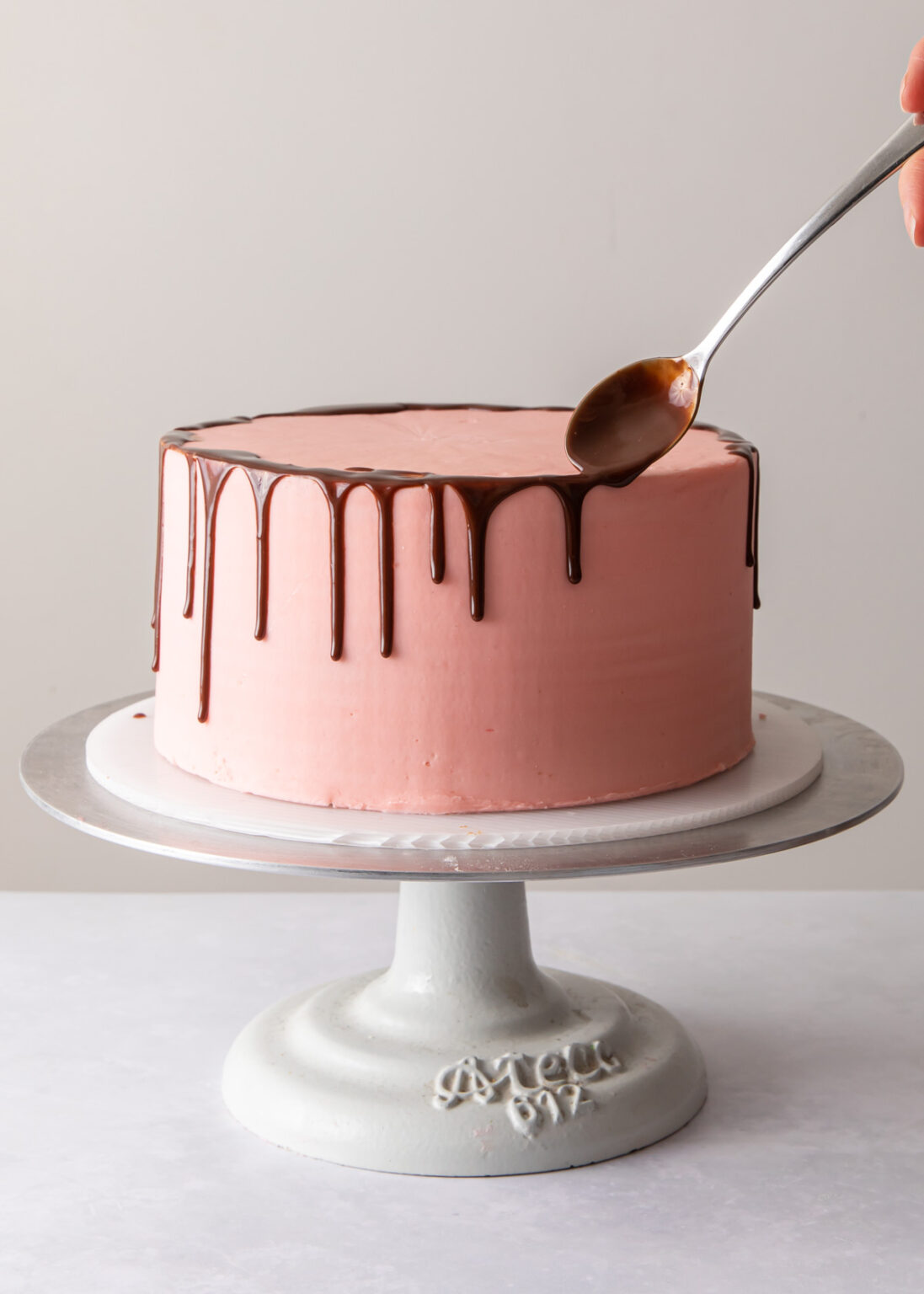 How to Make a Chocolate Drip Cake - Style Sweet