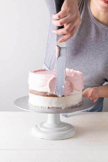 How to Ice a Cake - Style Sweet