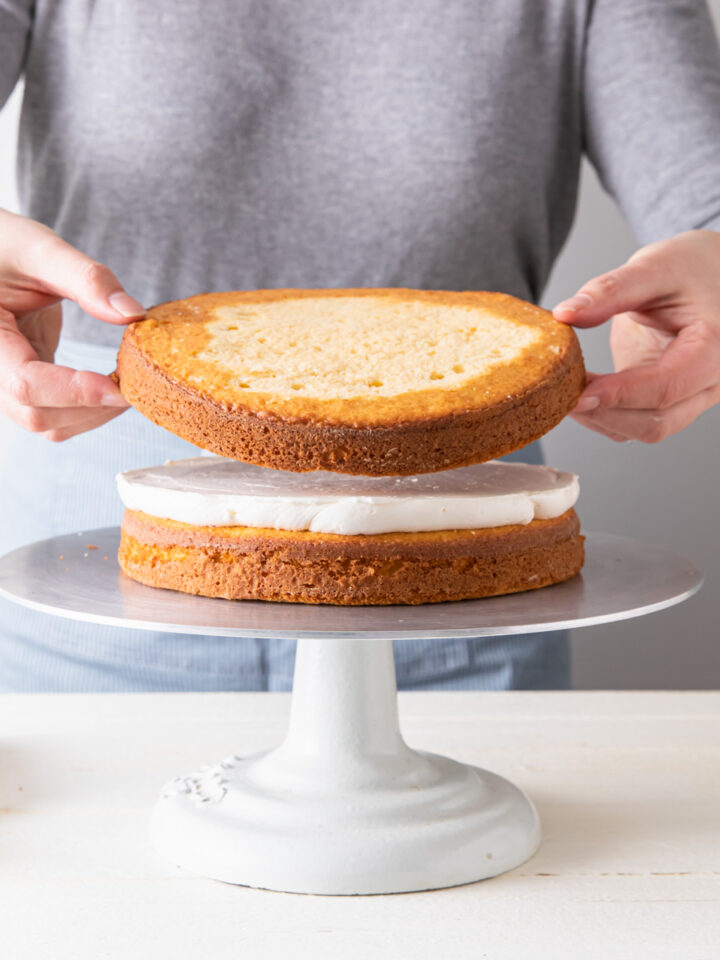 How to Stack and Fill a Cake - Style Sweet