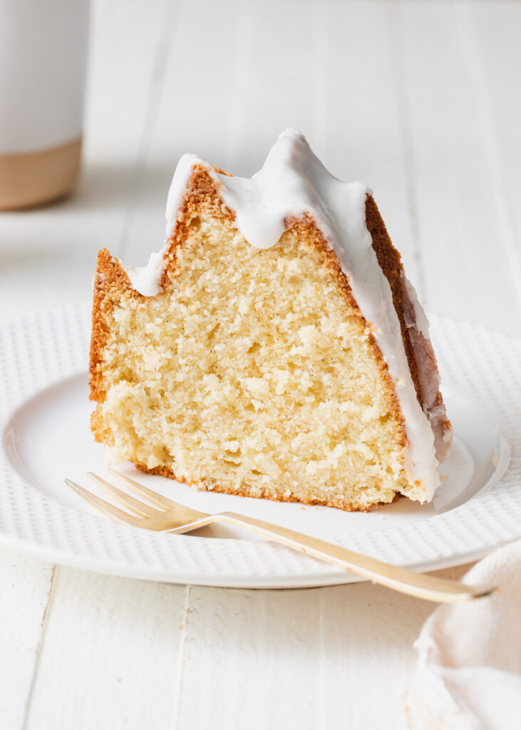 Easy and Moist Cardamom Cake - Style Sweet